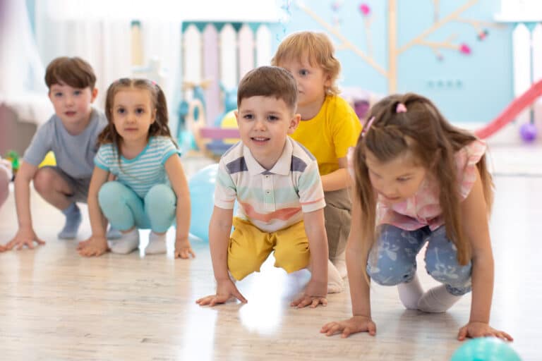 How to Play Red Light Green Light Game - Meredith Plays